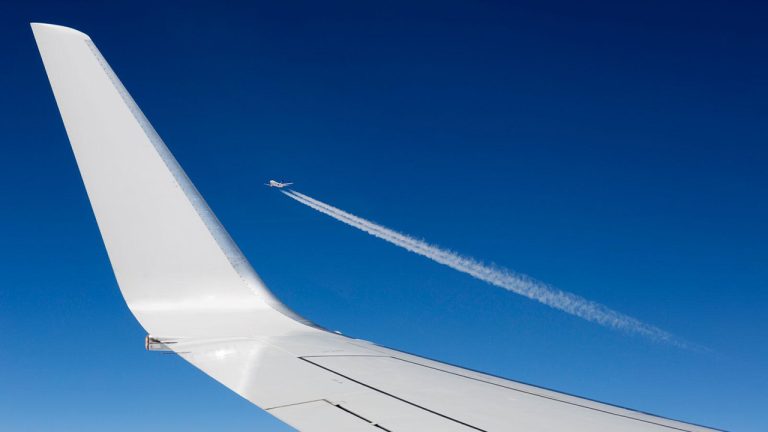 The Ultimate Guide to Winglets on Airplanes 👉 ️